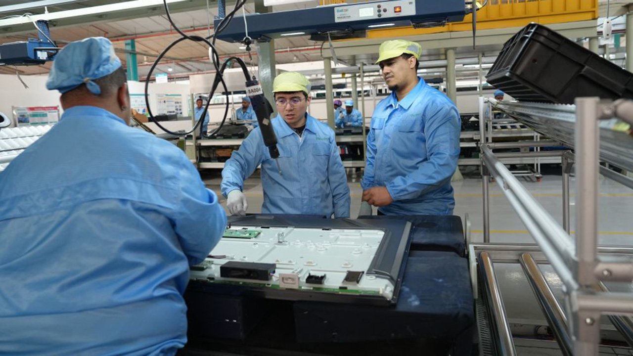 TV Assemly Line-Television Assembly Line-Different Kinds of TV Assembly ...